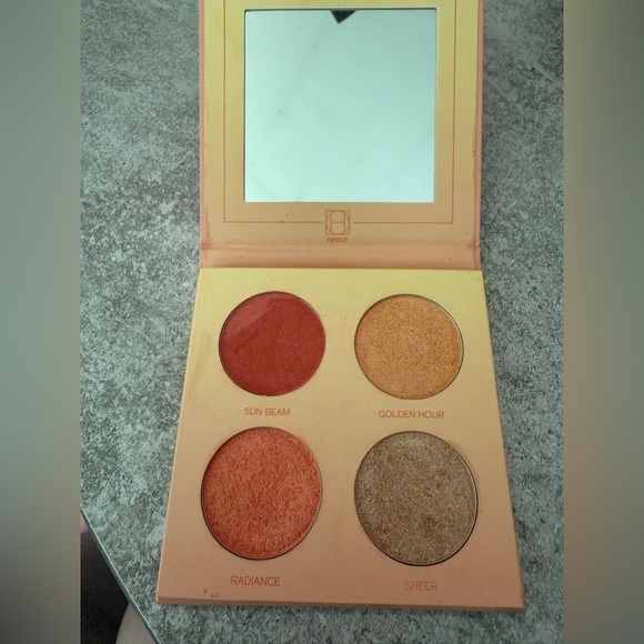 hipdot | Makeup | Hipdot Highlight And Blush Palette Sun Beam And ...